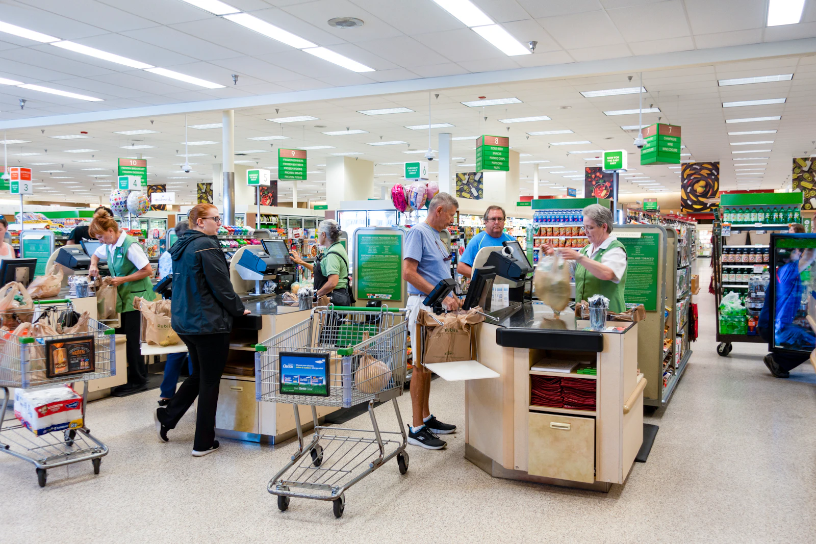 18 Grocery Stores That Offer Senior Discounts in 2025 - The Krazy ...