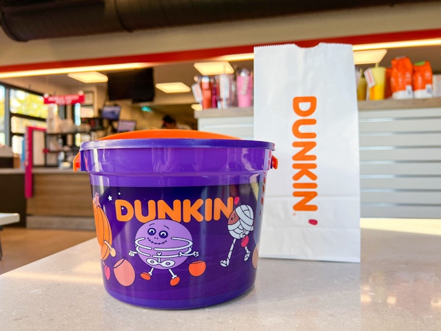 Dunkin' Halloween Buckets Are Filled with 50 Munchkins - The Krazy ...